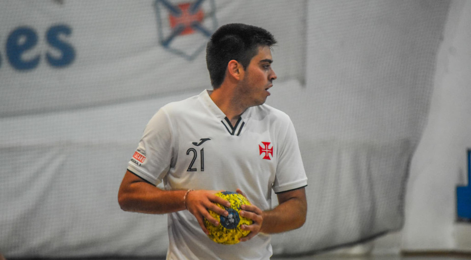 Equipa de andebol apresenta-se aos sócios com vitória sobre o Almada AC ...